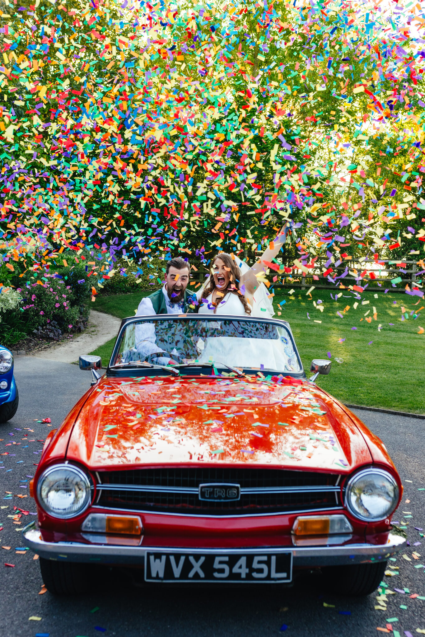 Tips for Epic Confetti Photos | Electric Blue Blog